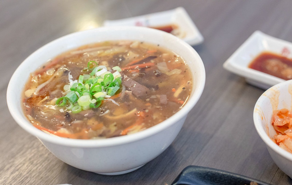 台北【犂園湯包館】排隊40分鐘湯包店，湯包、大餅捲和酸辣湯每樣都無雷!
