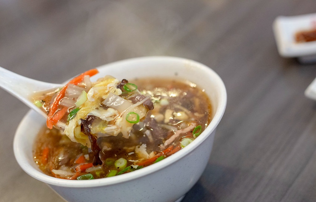 台北【犂園湯包館】排隊40分鐘湯包店，湯包、大餅捲和酸辣湯每樣都無雷!